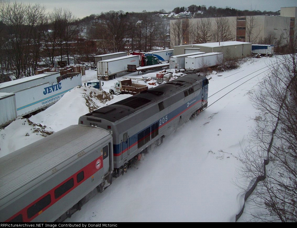 Metro-North 205 P32AC